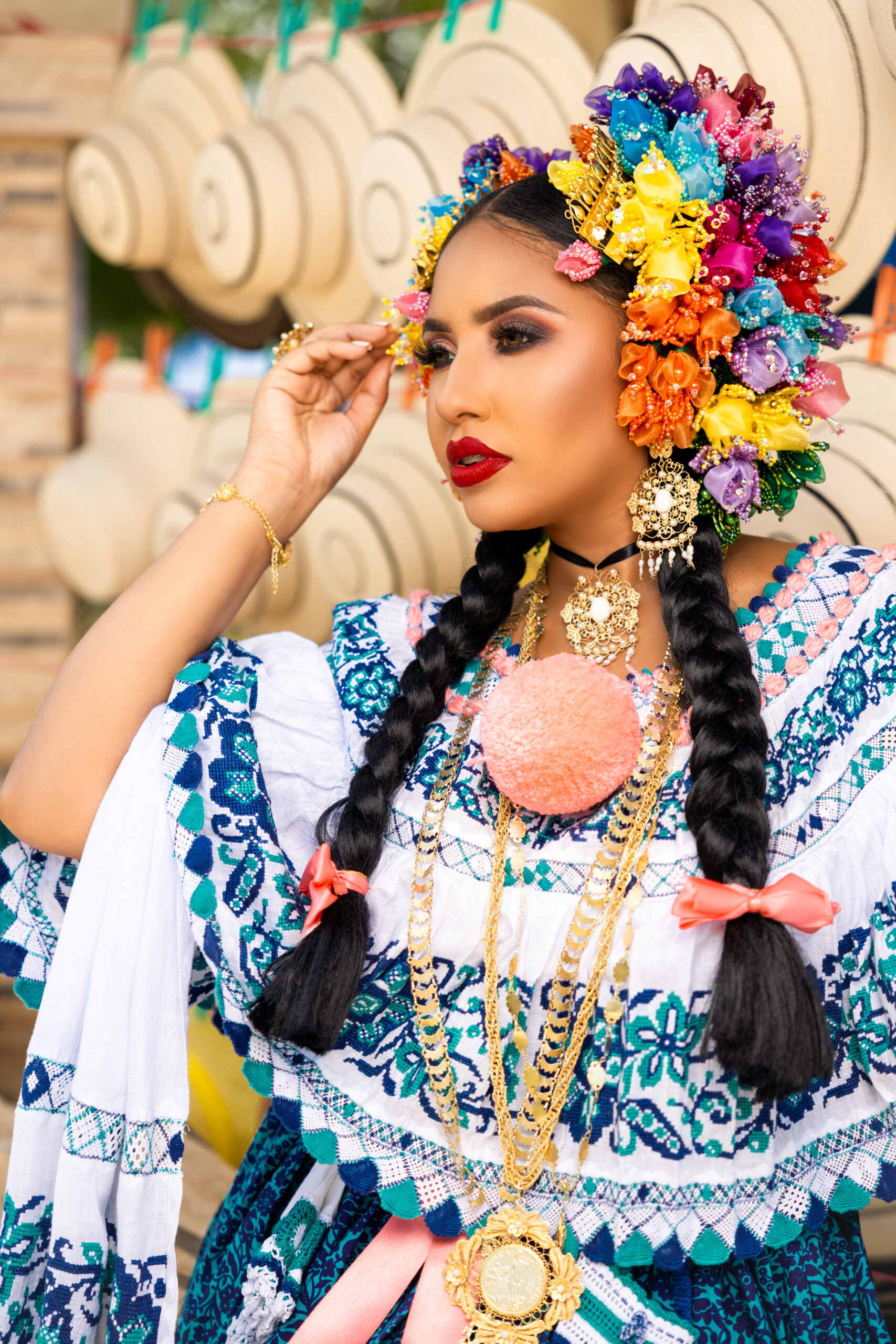 En fiestas patrias, panameñas lucen su clásica pollera - Panorama Católico