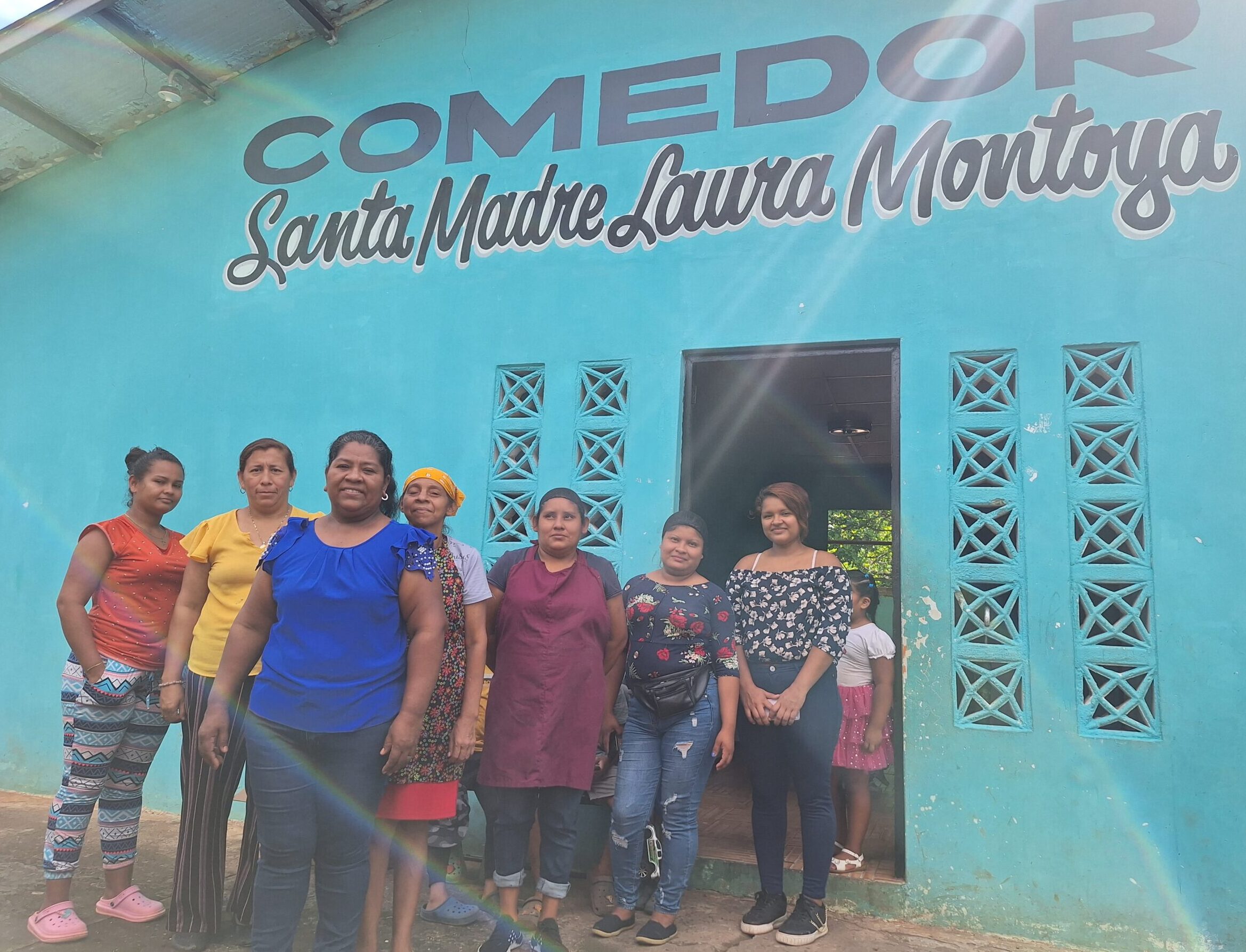 Casi sin recursos se mantiene activo el Comedor Santa Madre Laura ...